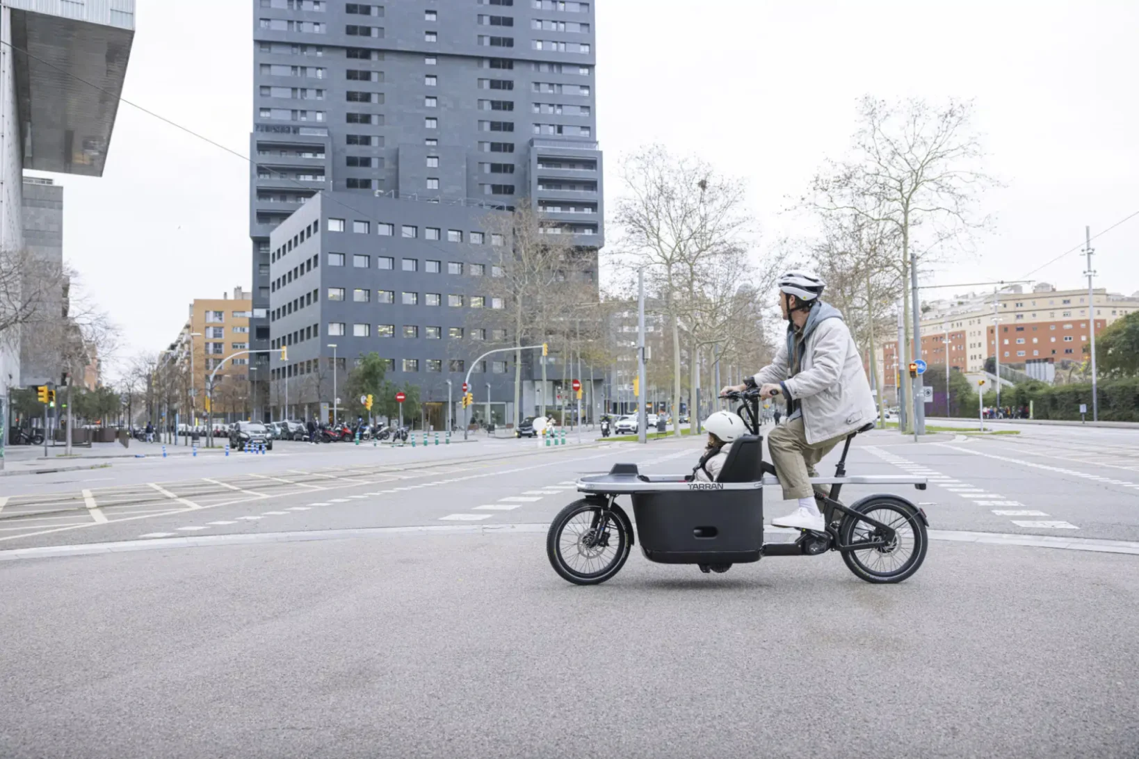 Tarran T1 Pro：高科技电动货运自行车，配备电动支撑轮、雷达和摄像头！ - wheelive